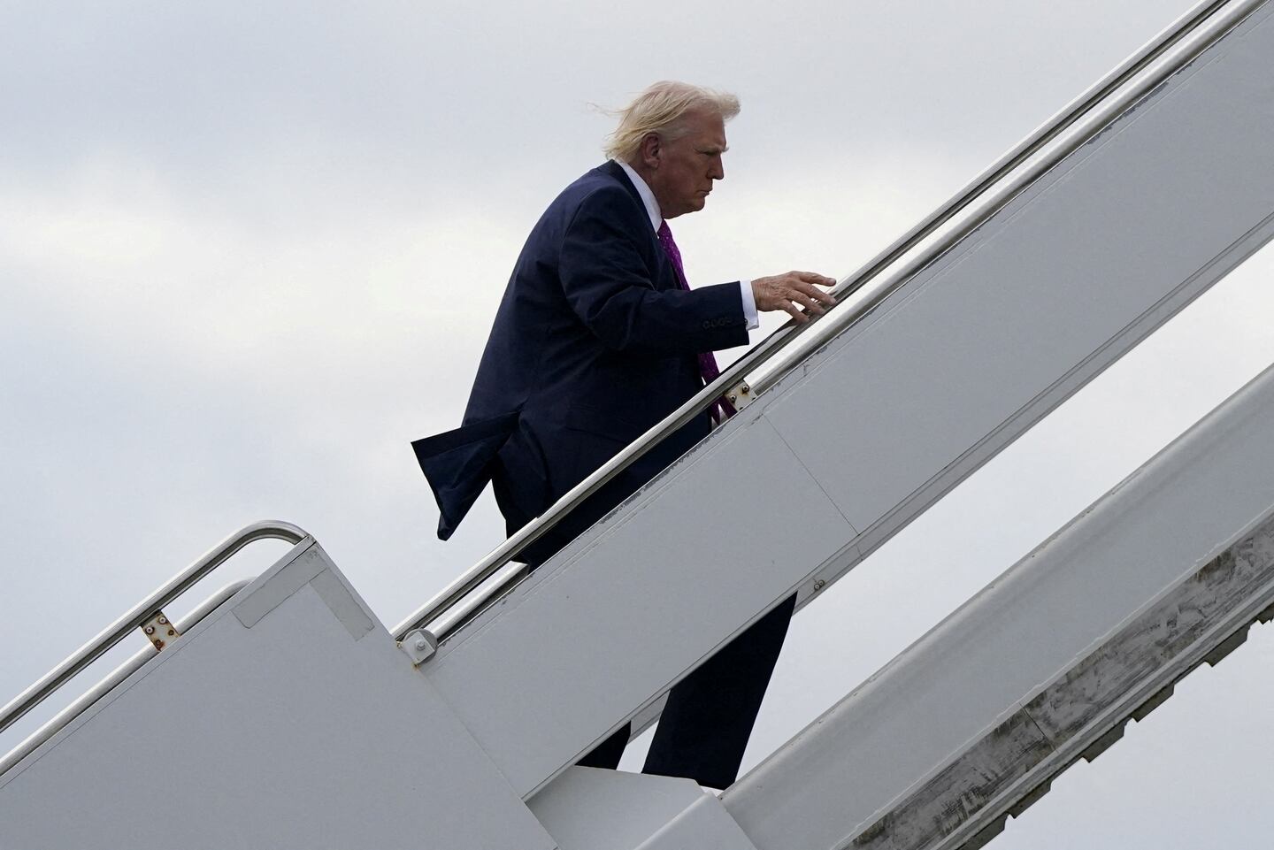 Trump Goon Sean Duffy Busted for Phony Attempt to Hype Boss With Palm ...