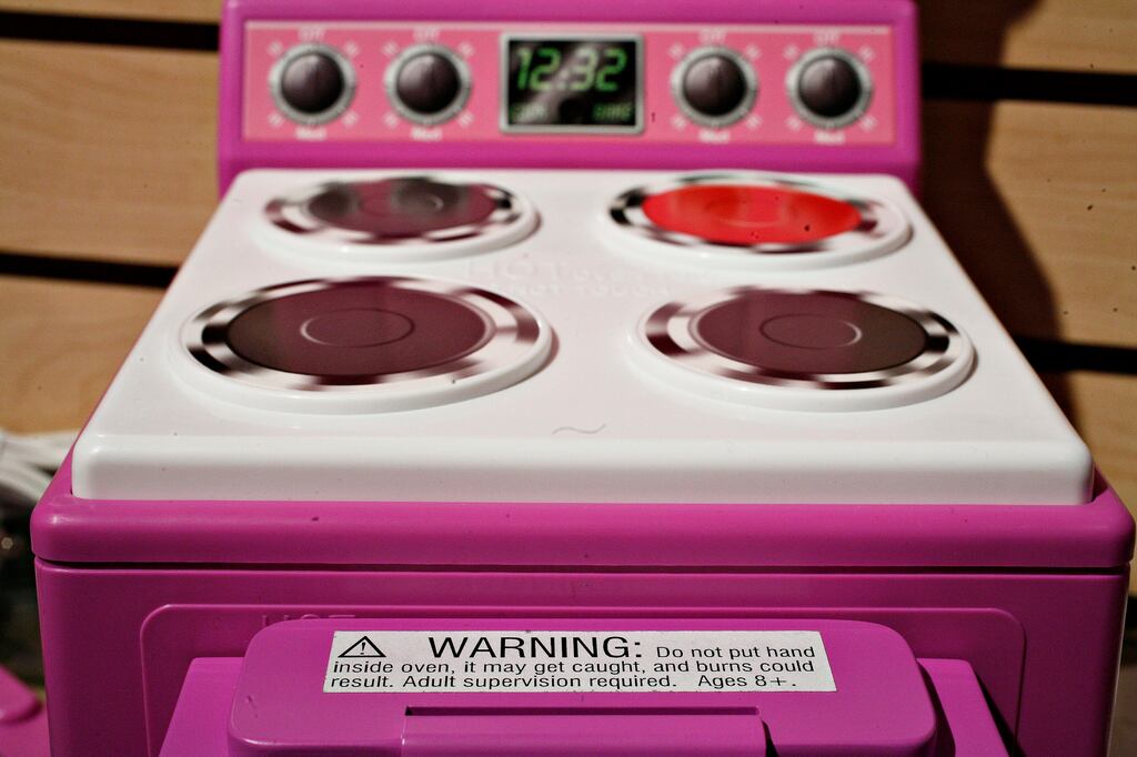 Easy Bake Oven Mans Up: Hasbro to Manufacture Boy-Friendly Design