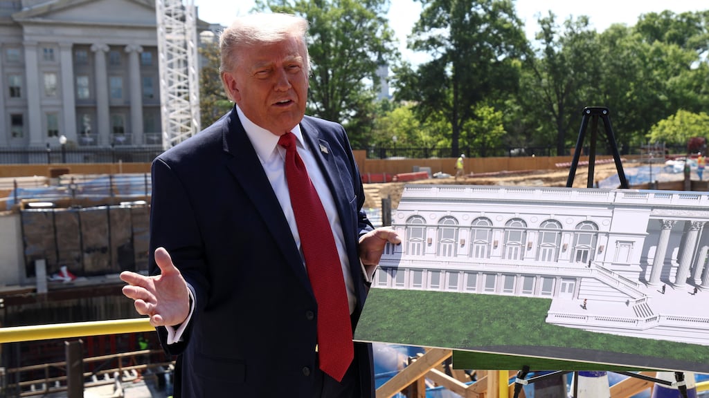 Republicans Rage Against Trump's ‘Stupid’ Obsession