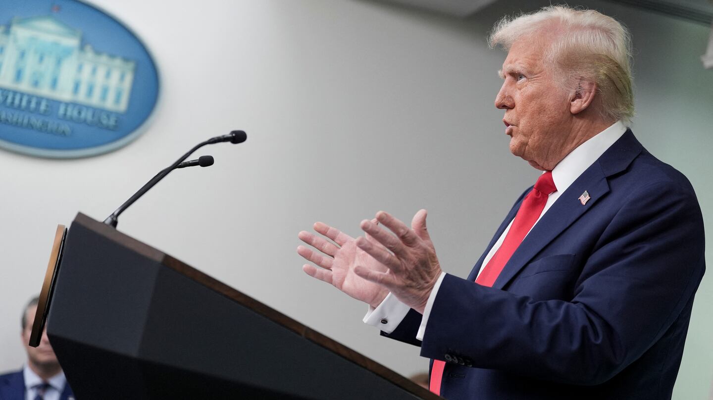 Pilot Jo Ellis Sues After Influencer Blames Her for Reagan Airport Crash