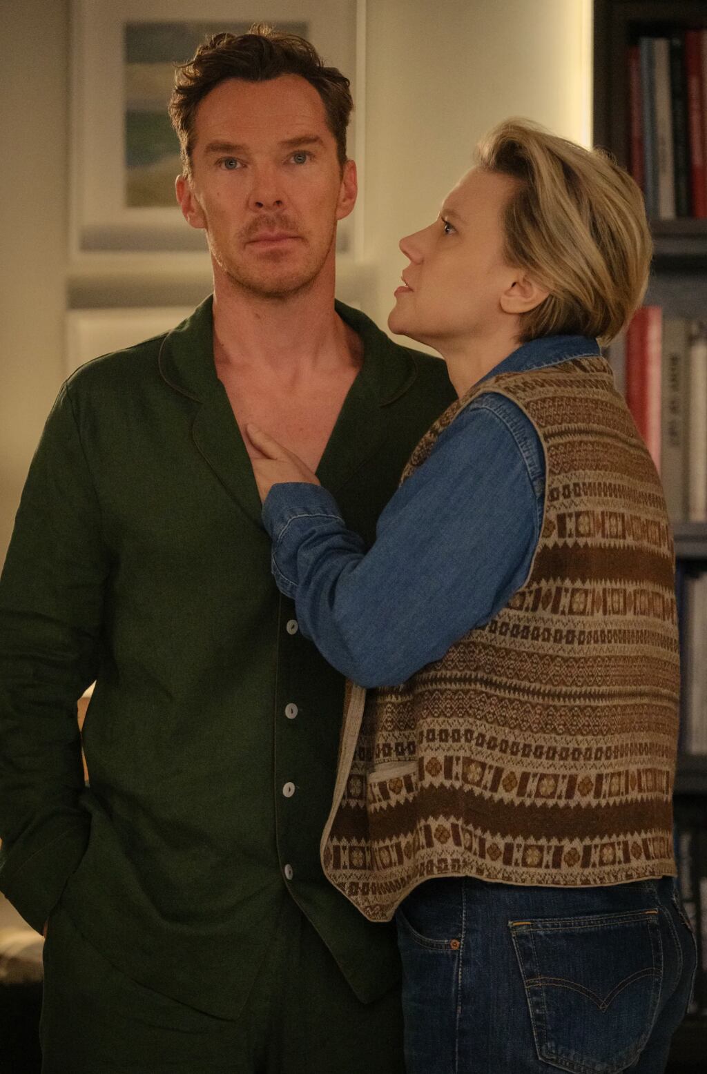 ‘The Roses’ Review: Benedict Cumberbatch and Olivia Colman’s Go to War