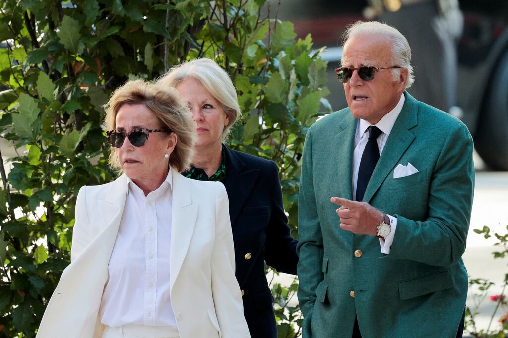 Jill and Hunter ‘Tell Biden to Fight On and Fire His Staff’