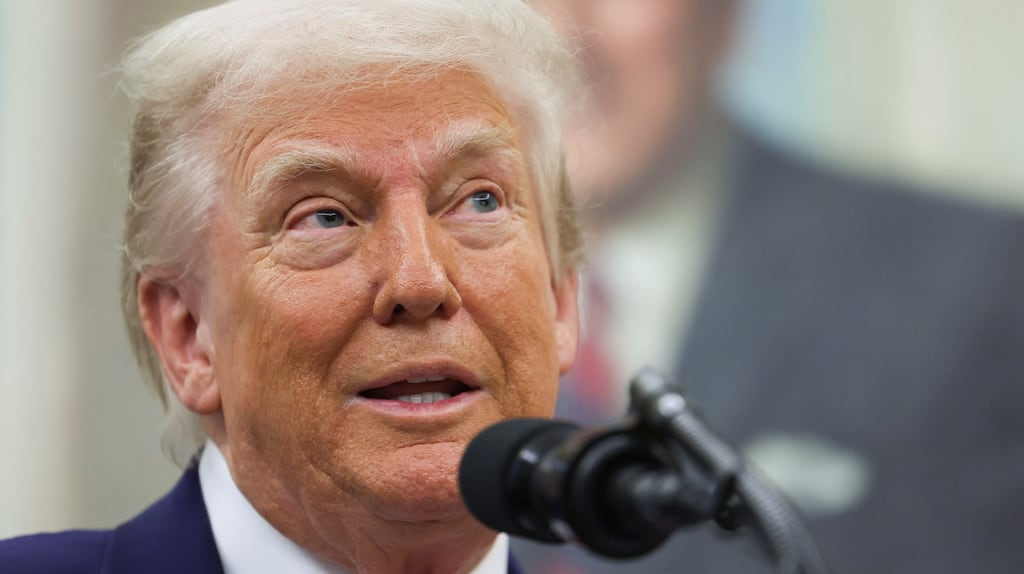 Trump Ignores Brutal Tariff Ruling in Bizarre Late-Night Truth Social ...