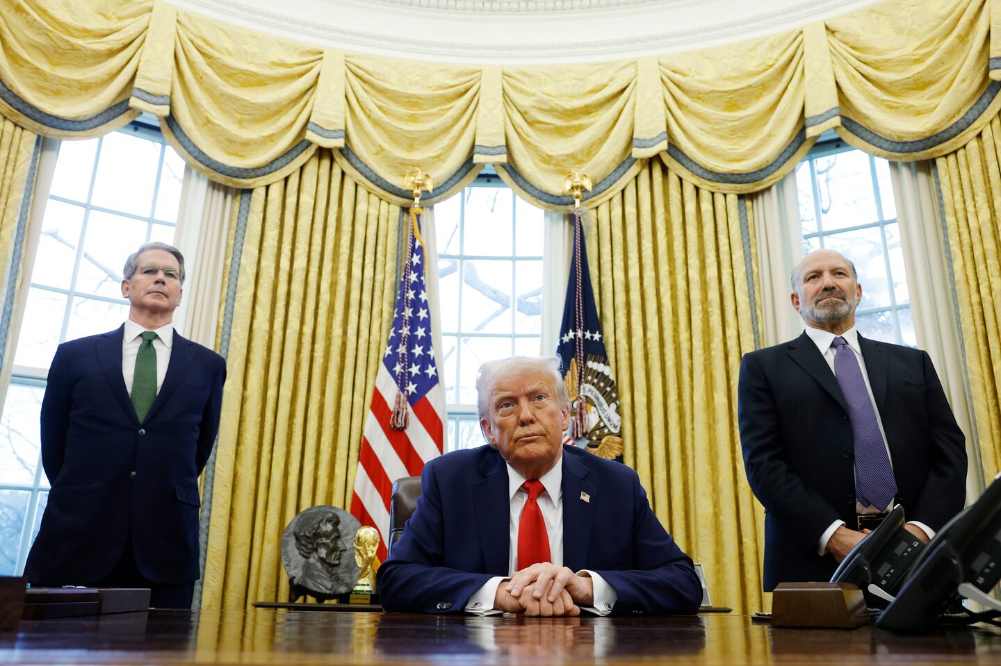 Trump Makes 1AM Calls to ‘Friends’ Like Howard Lutnick to Talk About ...