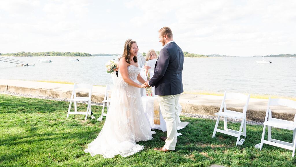Meet Mackenzie Newcomb, Who Is Selling Her $15,000 New York Wedding on ...