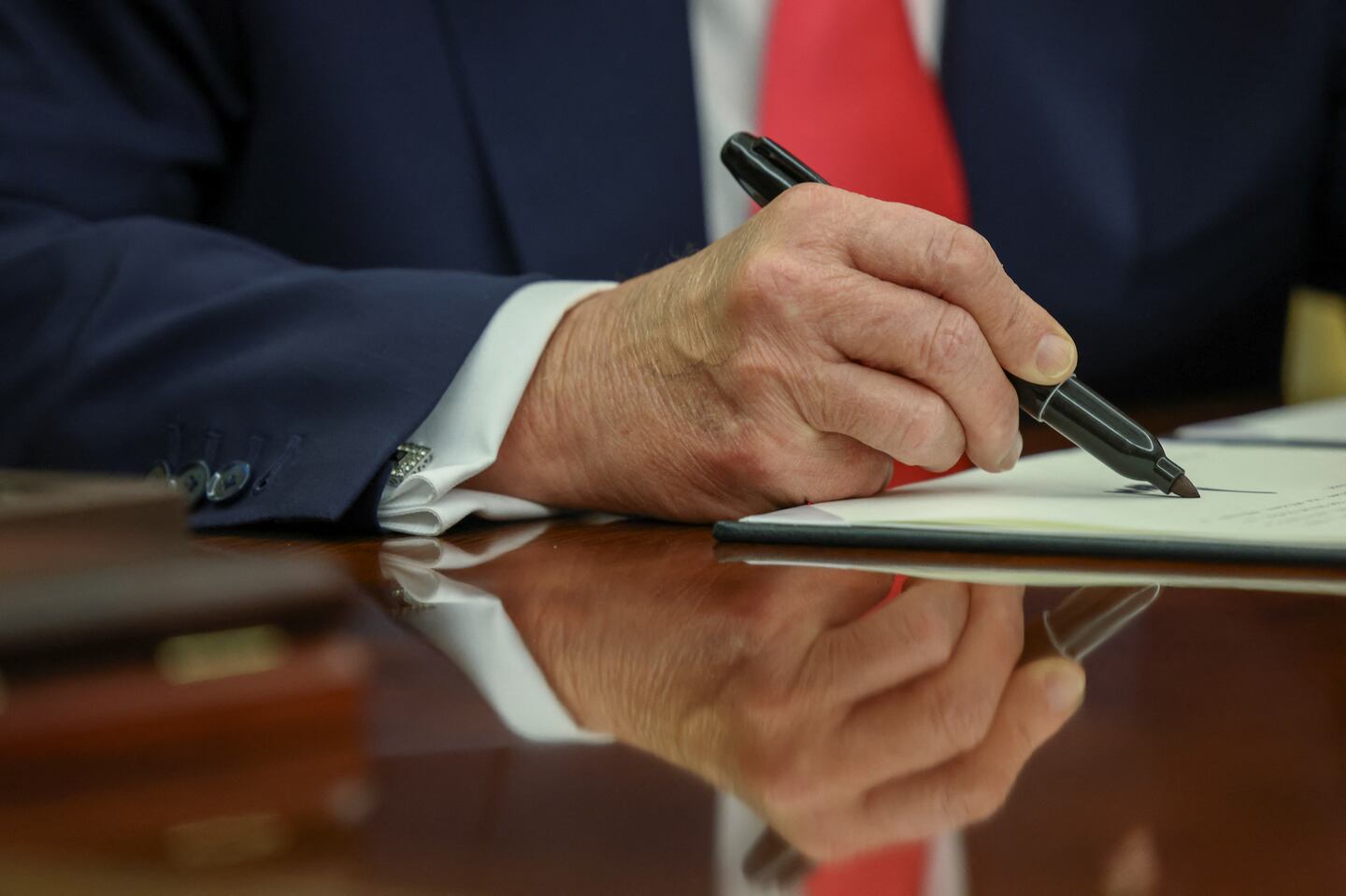 Top VA Official Dewaine Beard Barricaded Himself in an Office to Thwart ...