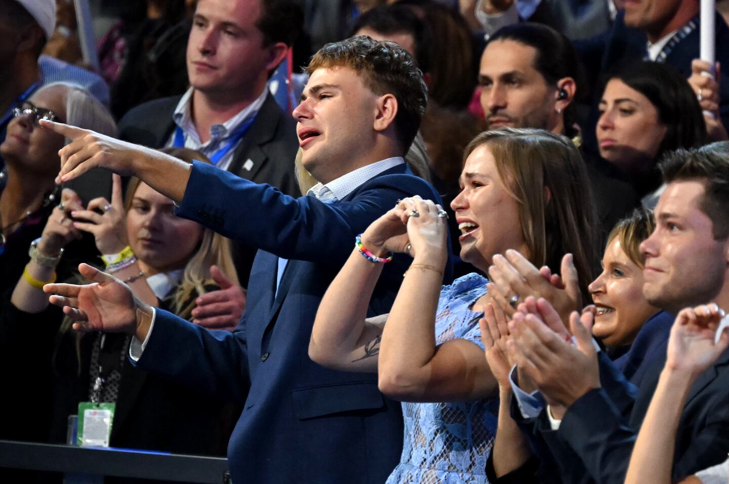 ‘That’s My Dad.’ Proud Gus Walz Sobs at His Father Tim’s Speech to ...