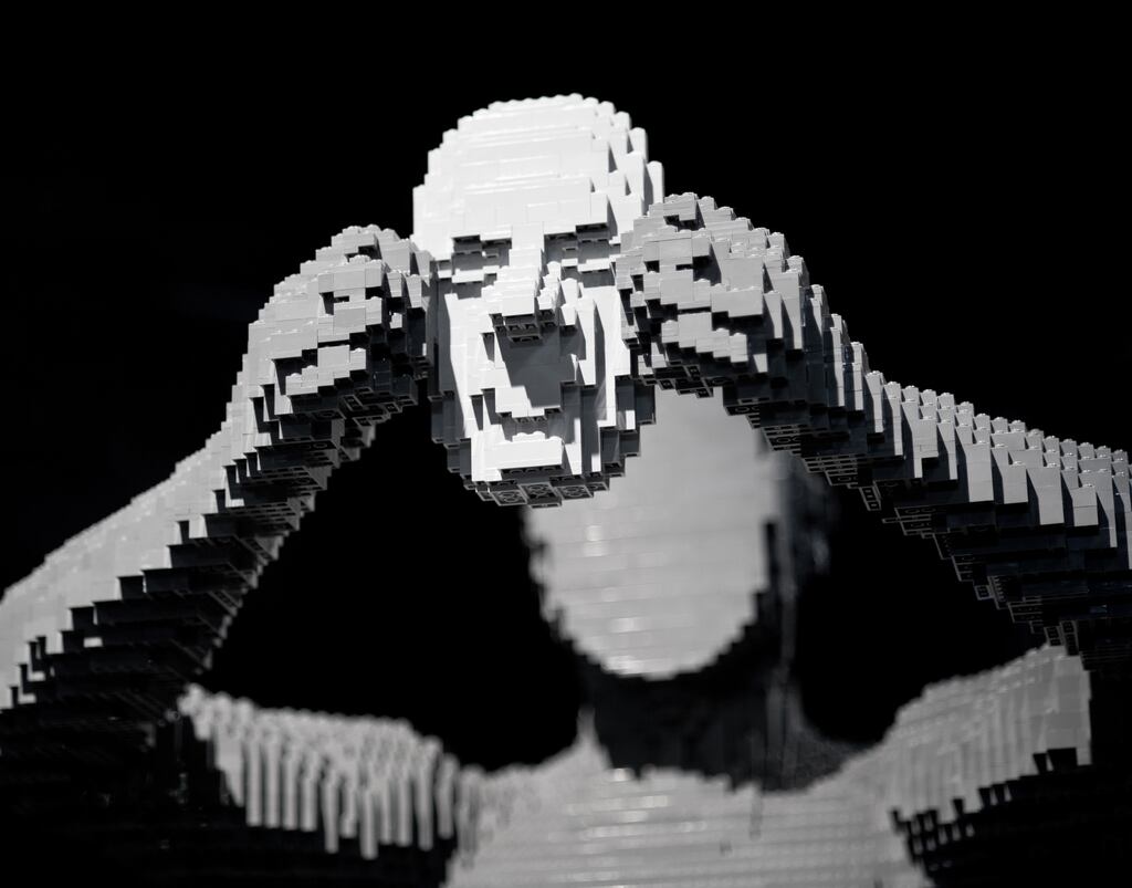 20 Amazing Lego Sculptures That Will Blow Your Mind (PHOTOS)