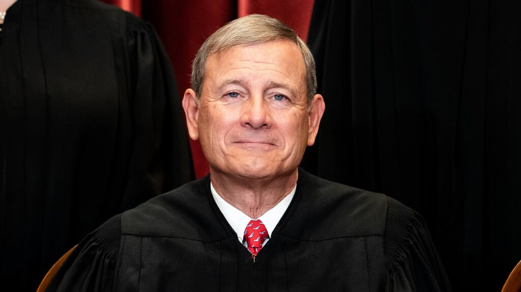 Chief Justice Roberts Secretly Praised Trump in Crisis Talks With Judges