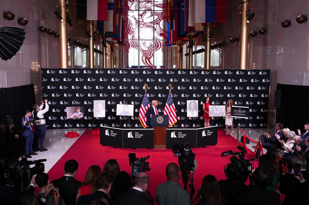 Trump’s Kennedy Center Goes Full MAGA Nostalgia With Honors to His ‘80s ...