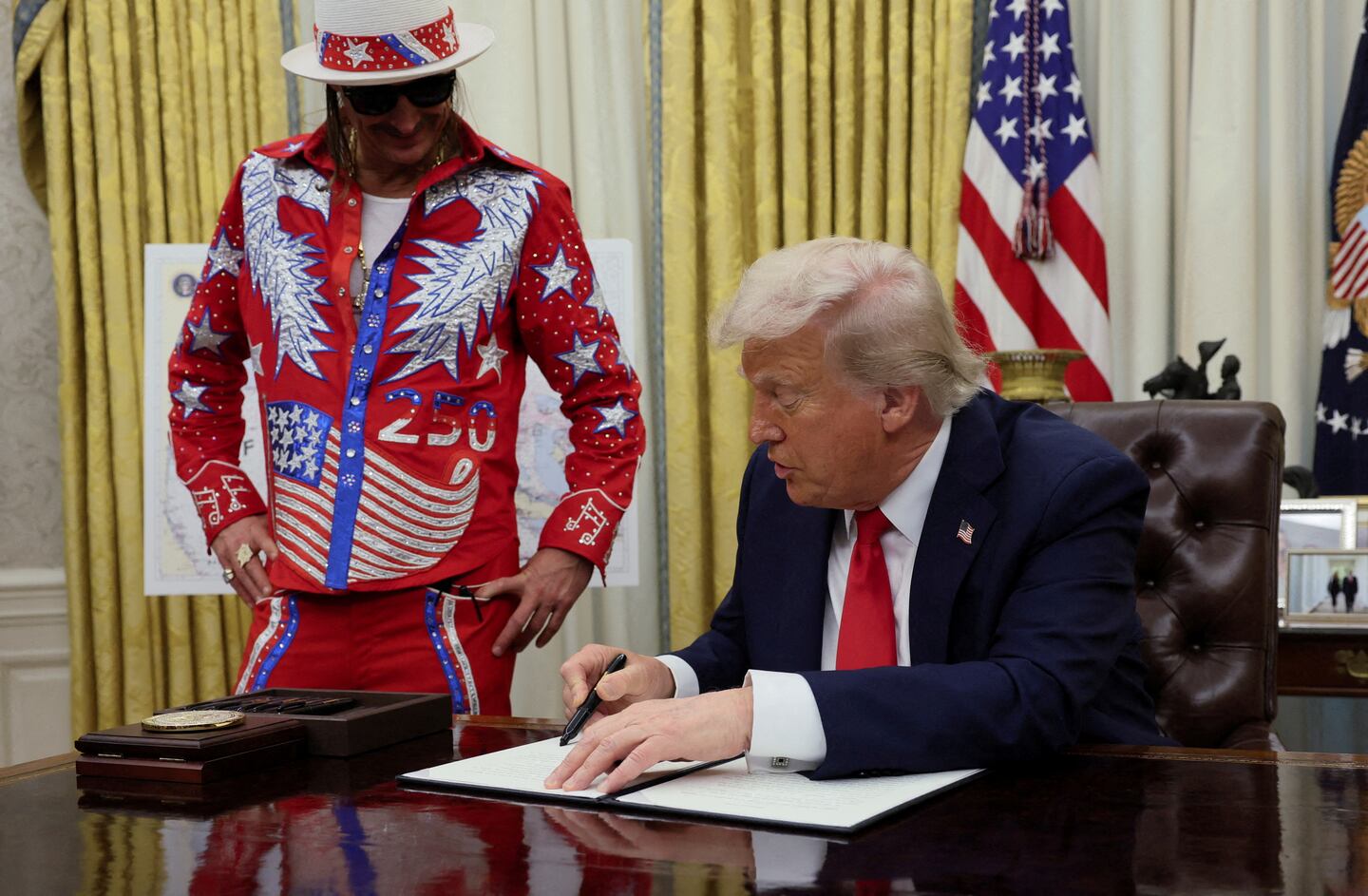 Kid Rock Demeans the Oval Office With Bizarre Outfit