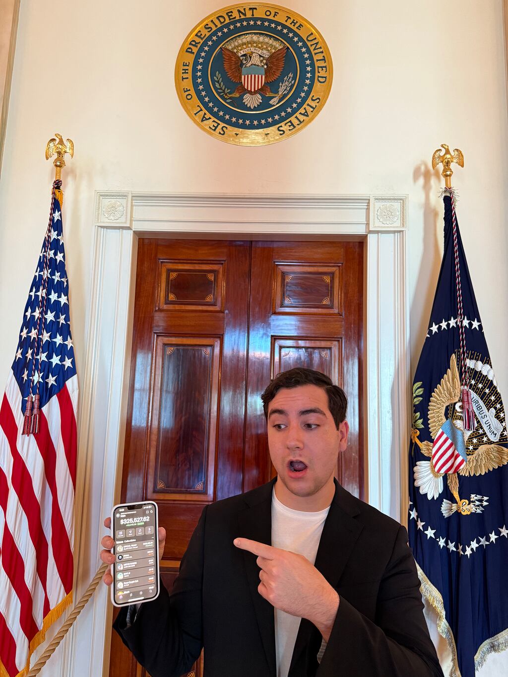 ‘Scammed’ MAGA Crypto Influencer Fumes Over Trump Dinner Disaster