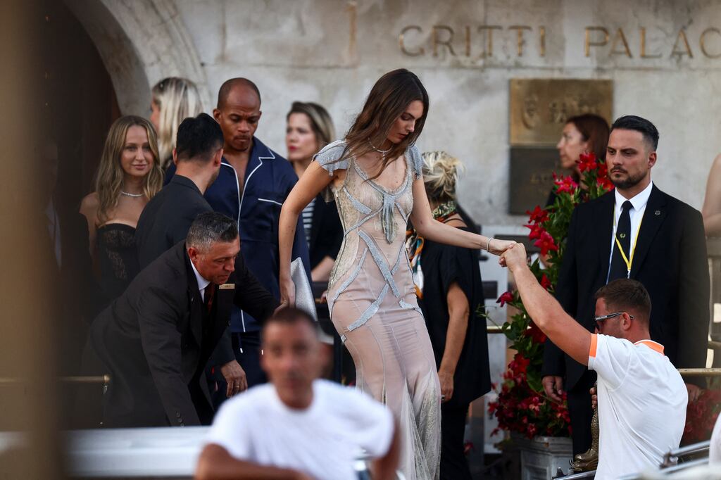 Leonardo DiCaprio’s Girlfriend Vittoria Ceretti Shares Wardrobe ...