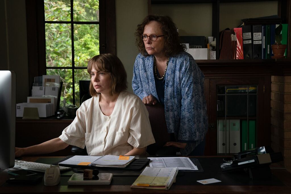 ‘Showing Up’ Review: Michelle Williams, Kelly Reichardt Tap Into Artist ...