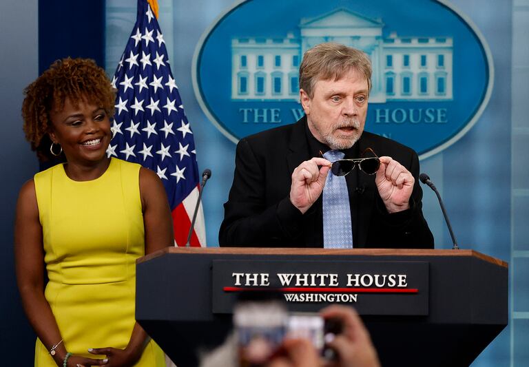 ‘Star Wars’ Star Mark Hamill Wanted to Flee U.S. to Escape Trump