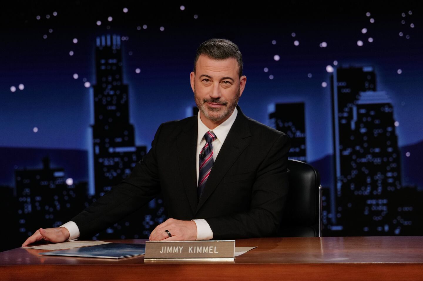 Emotional Jimmy Kimmel Refuses to Bow to Donald Trump in Fiery Return to TV