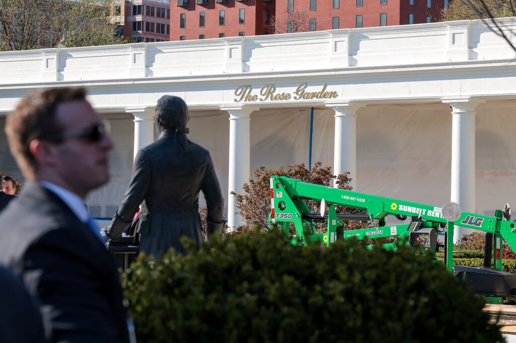 Trump’s Next Tacky White House West Wing Colonnade Walkway Renovation ...