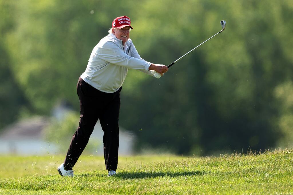 Baseball Cheat Roger Clemens Outs Winner-in-Chief Donald Trump as Golf ...