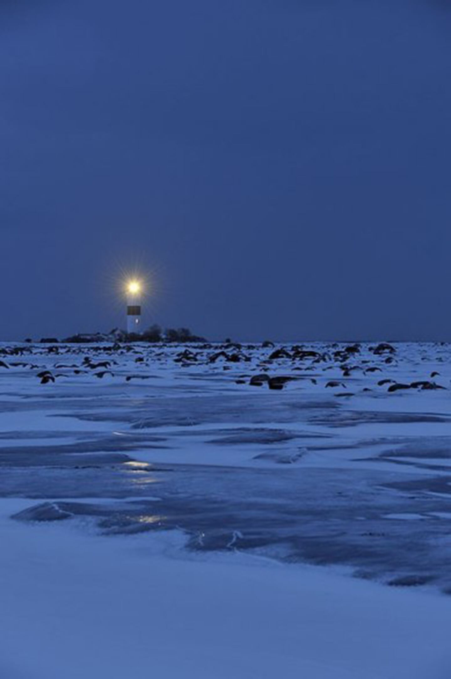Picture-Perfect Lighthouses in Winter (Photos)