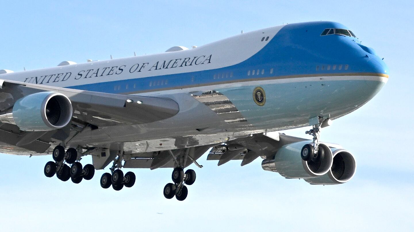 Don’t Tell DOGE: Trump Demands a New Air Force One by Fall