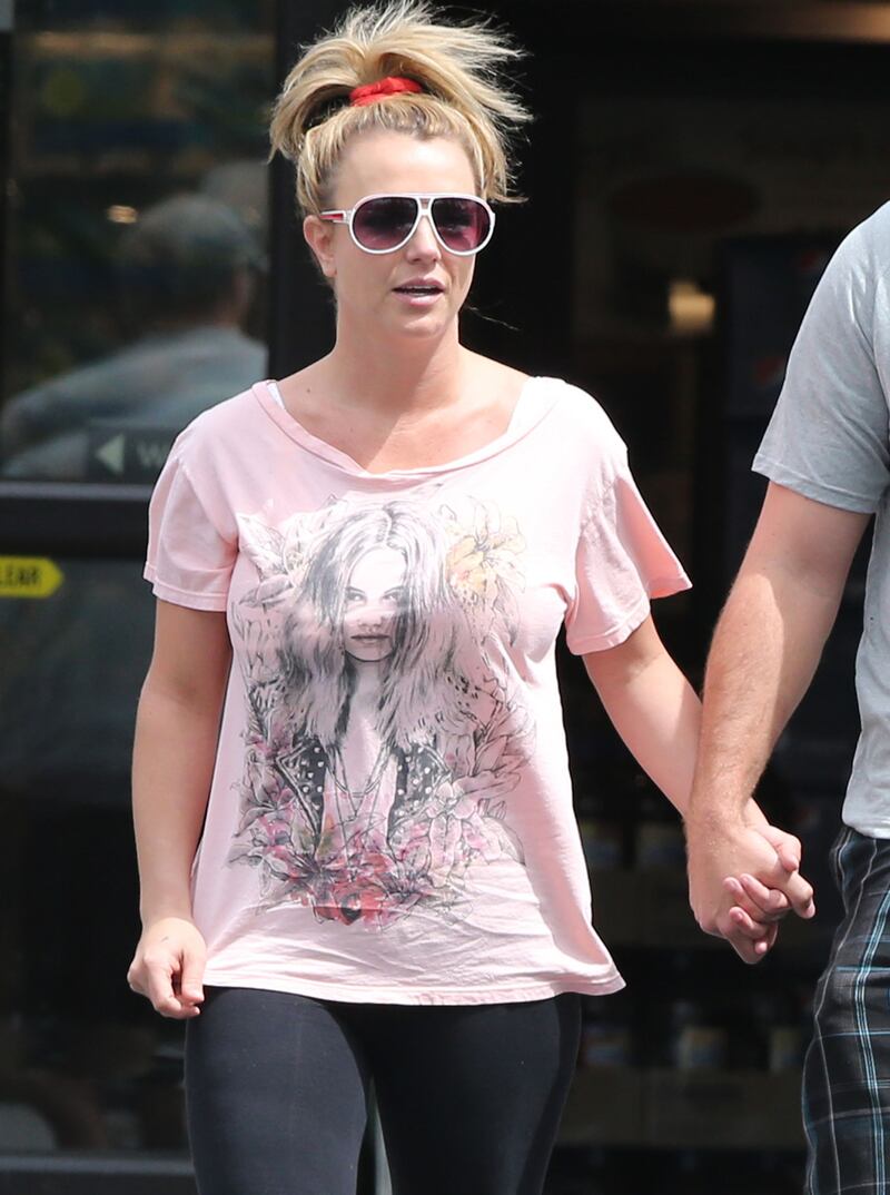 Cressida Bonas, Selena Gomez, & More Celebrities With Scrunchies (Photos)