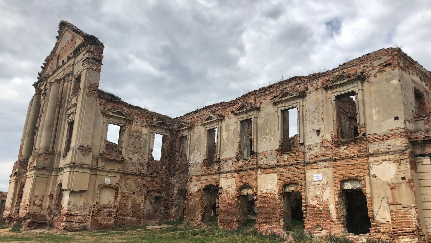 Ruzhany Palace, the ‘Versailles of Belarus’: A Tale of a Ruined Castle ...