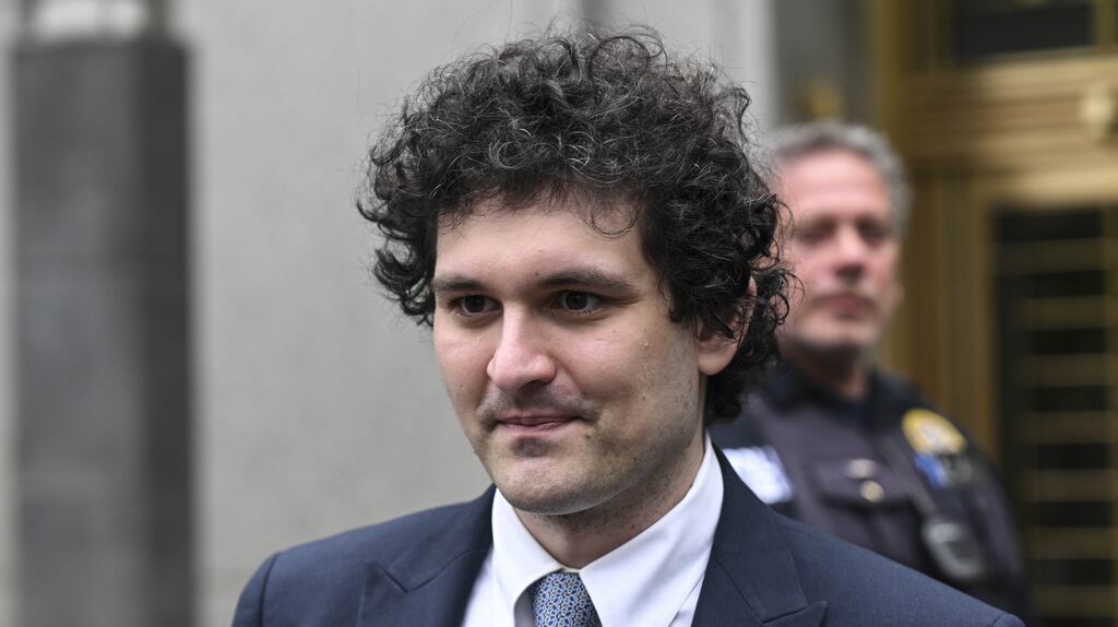 Trump Clubs Rake in Record Fees as Pardon-Seekers Flock to President’s ...