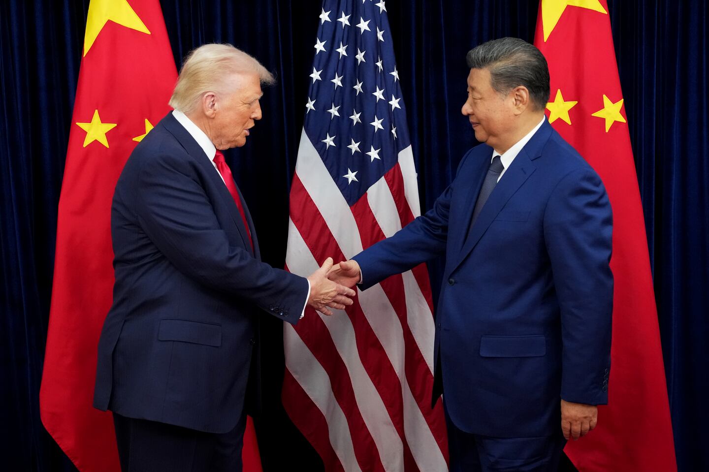 Donald Trump Chickens Out When Eyeball to Eyeball With Xi Jinping
