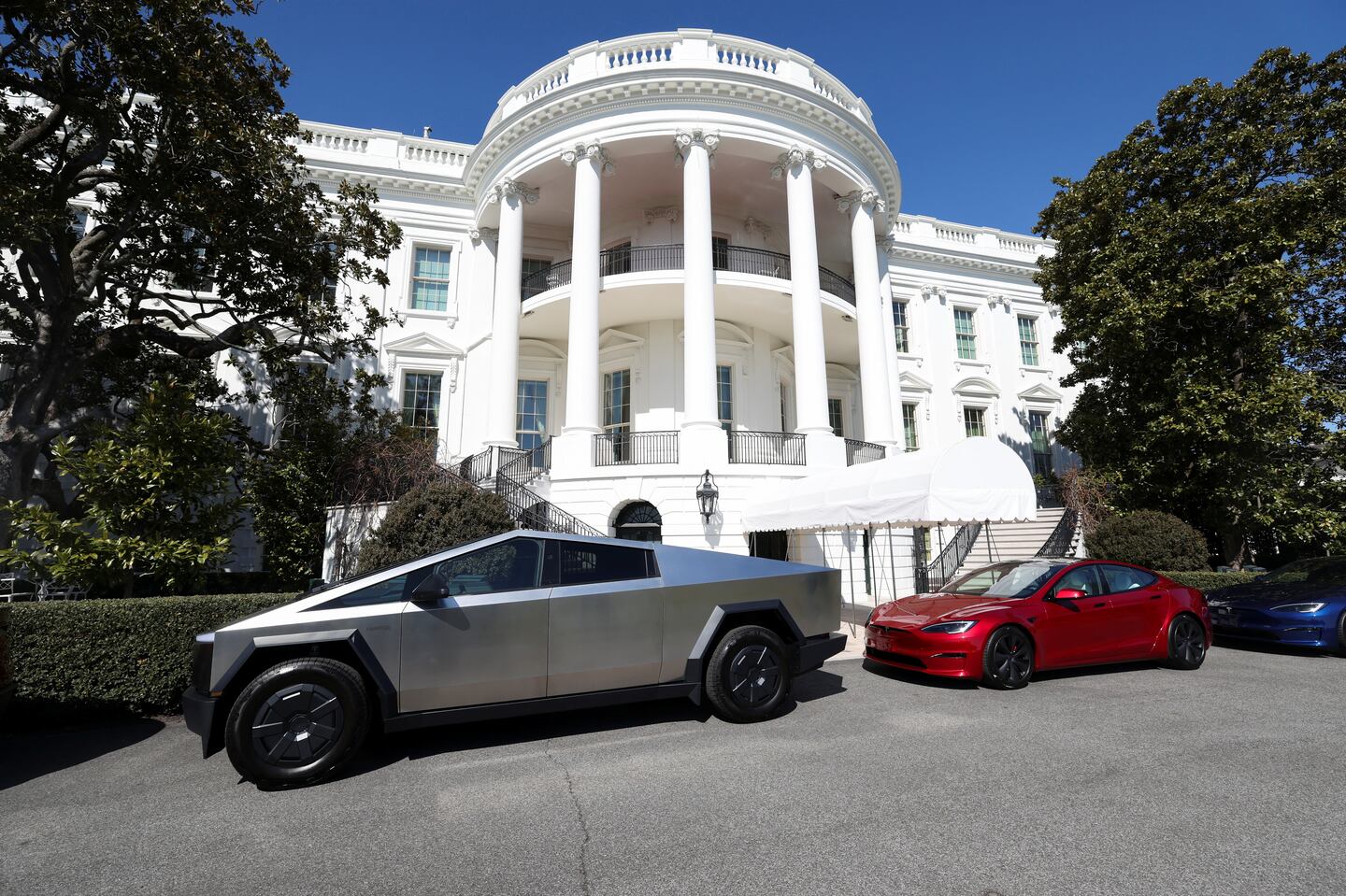 Trump Plays Tesla Car Salesman as Musk’s Net Worth Tanks