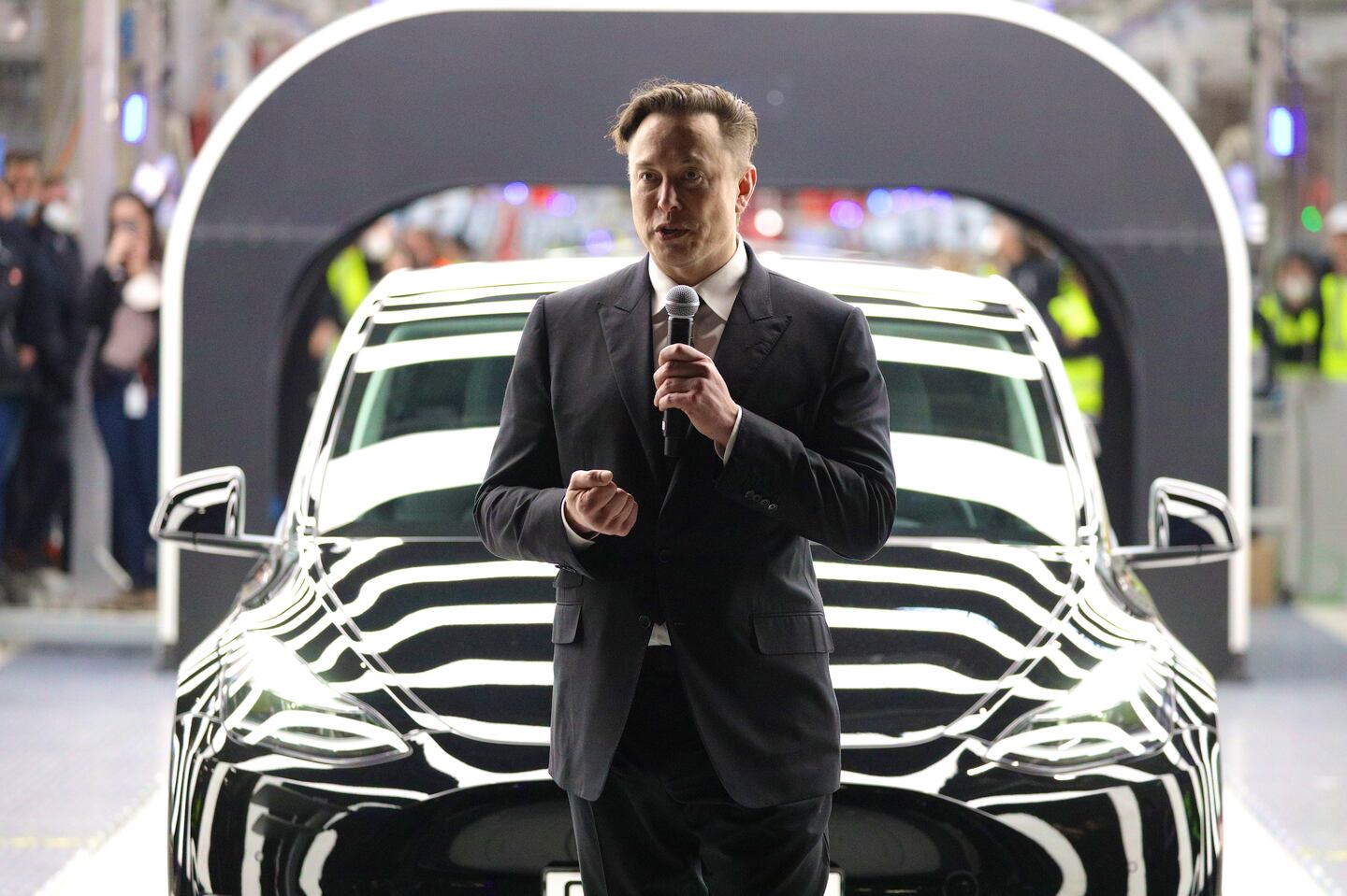 Big-Shot Tesla Investor Ross Gerber Calls on Elon Musk to Drop Out as CEO