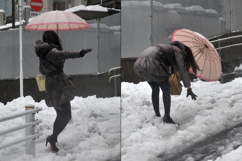 Snowstorm Cripples Japan (PHOTOS)