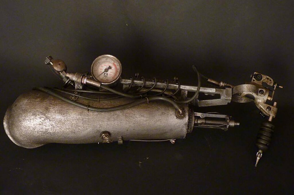Artist’s Prosthetic Arm Doubles as a Tattoo Gun