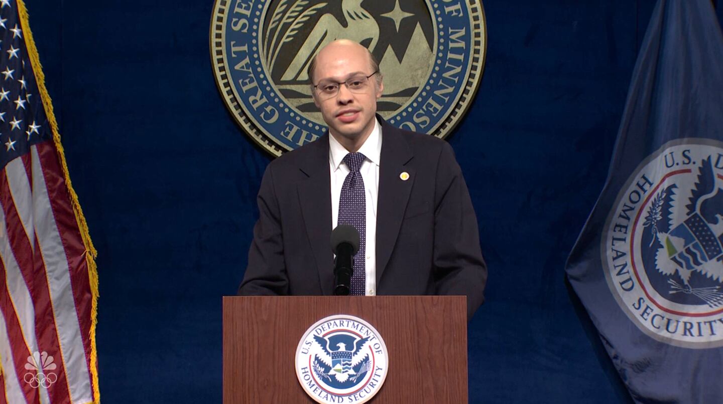 ‘SNL’ Star Pete Davidson Returns to Brutally Roast Moron ICE Agents ...