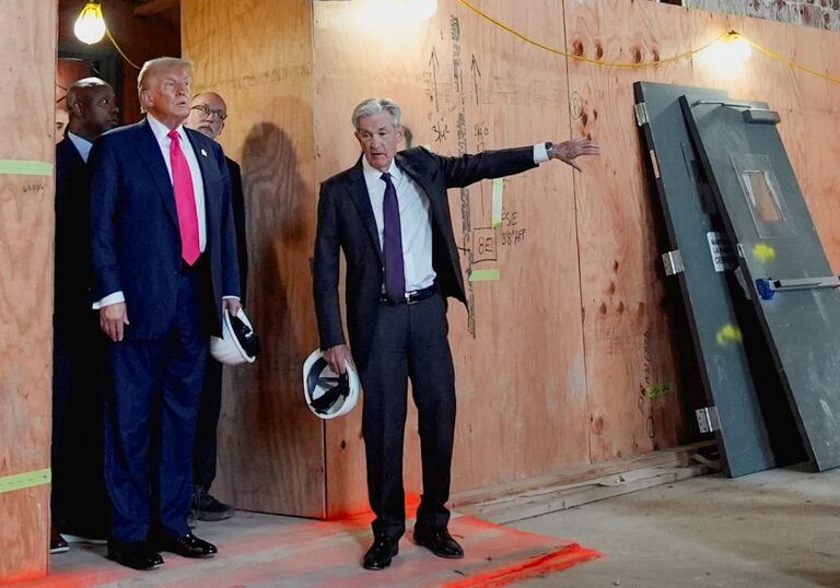 Trump’s Hand Makeup Is Back Days After Last Appearance