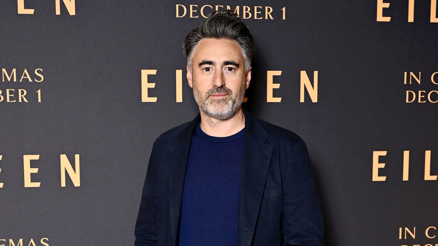 ‘Eileen’: The Director Behind Anne Hathaway’s New Femme Fatale