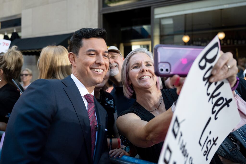 NBC’s Tom Llamas to Succeed Lester Holt on ‘Nightly News’