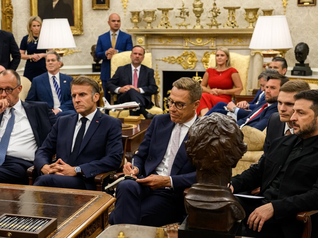 Karoline Leavitt, 27, Takes Trump’s Oval Office Seat