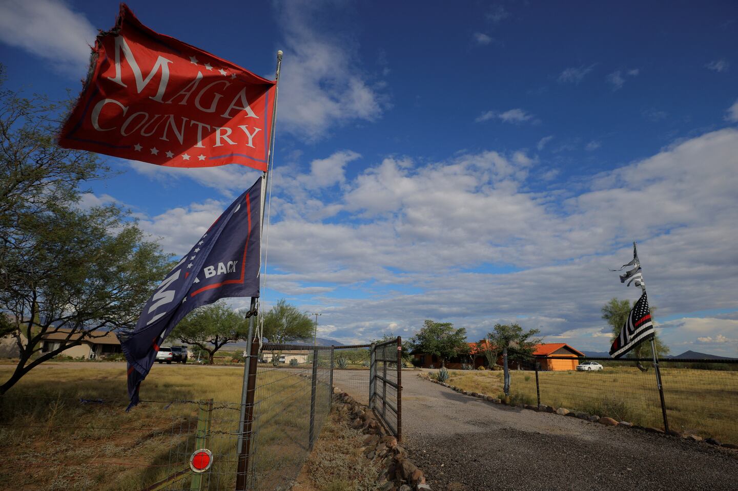 MAGA Exiles Flock to Support Group ‘Leaving MAGA’ With Rich Logis ...
