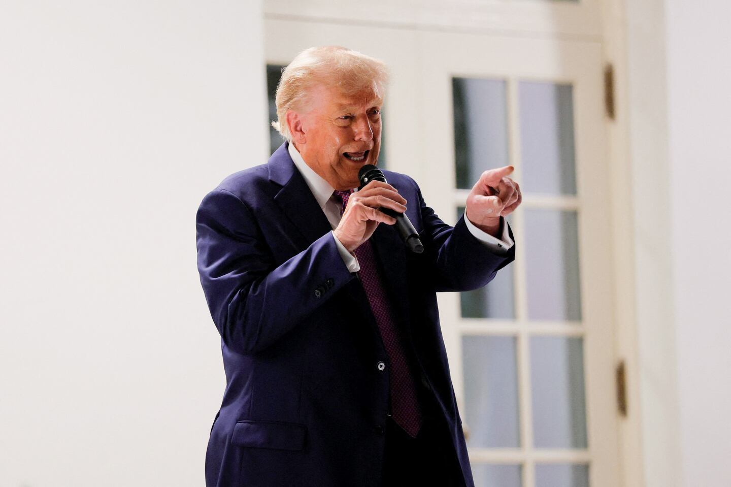 Donald Trump’s Makeup-Slathered Hand Makes Appearance at Rose Garden Dinner