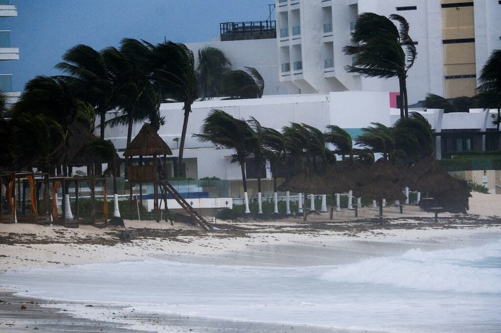 Hurricane Beryl Hits Vacationers in Tulum after Causing Death and ...