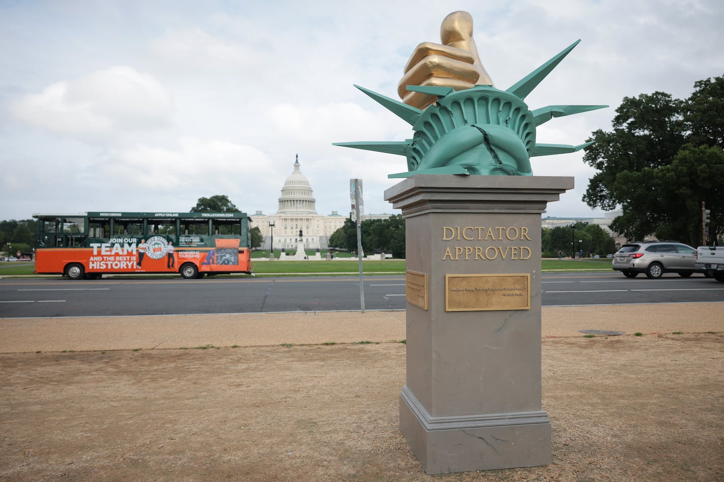 White House Fumes at ‘Ugly’ Sculpture Mocking ‘Dictator’ Donald Trump’s ...