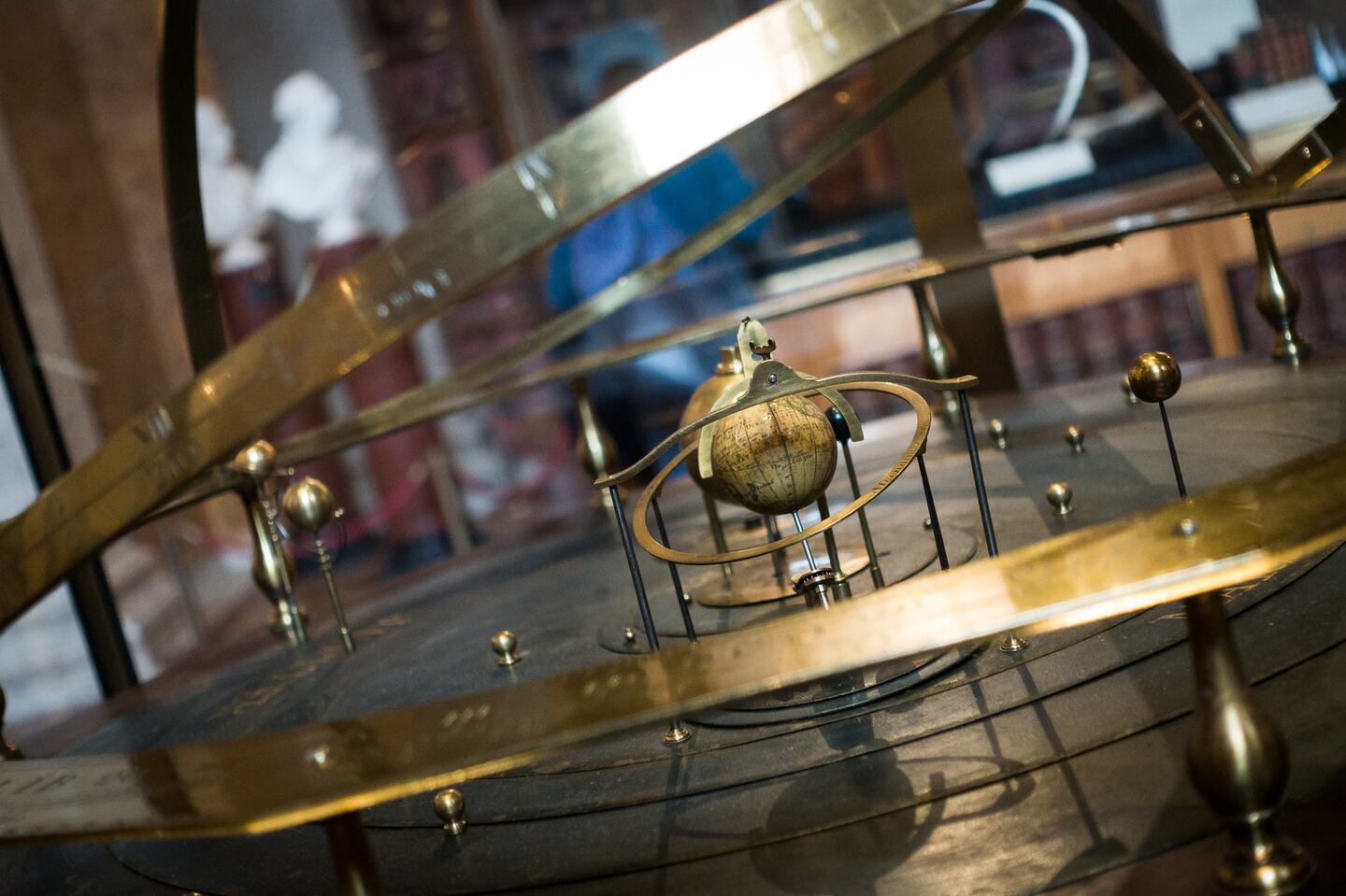The Mystery of Scientist Robert Hooke’s Missing Portrait