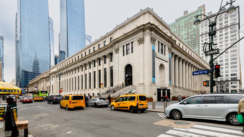 Trump Plots to Put Tacky Presidential Gold Stamp on Iconic New York ...