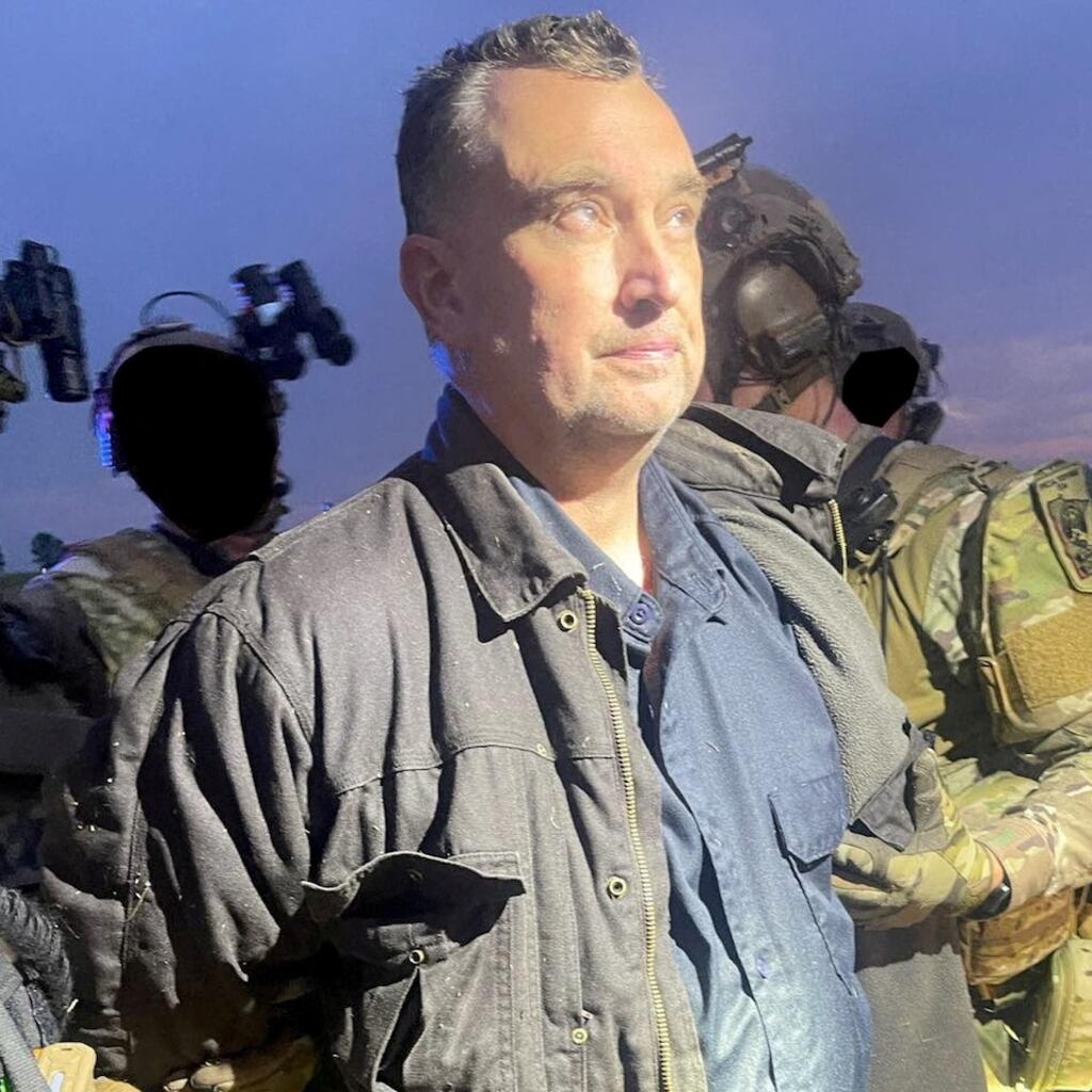 MAGA Madman Vance Boelter Told ‘Prepper’ Wife to Flee During Killing Spree