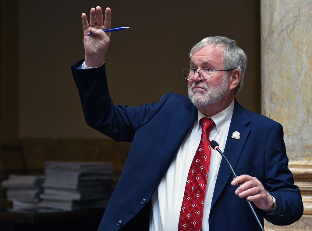 Kentucky State Senator Johnnie Turner Dies After Riding Lawn Mower Into ...