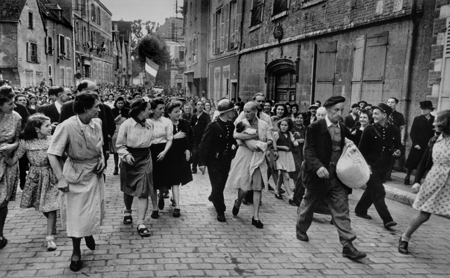 Robert Capa at 100 (PHOTOS)