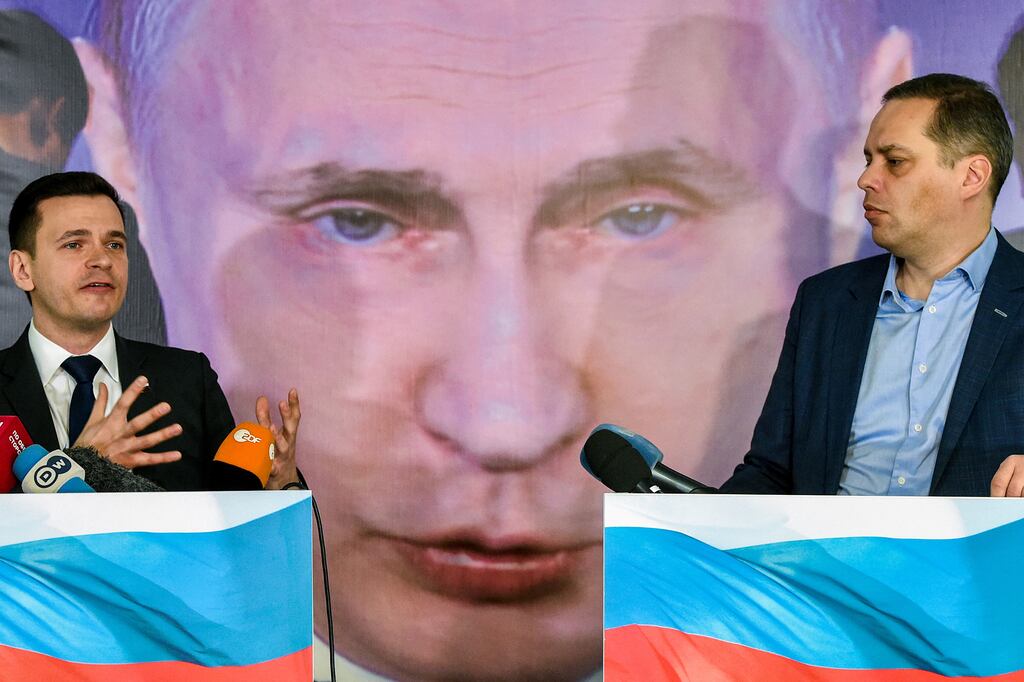 Why Vladimir Putin Wants Russian Fugitive Vladimir Milov Dead