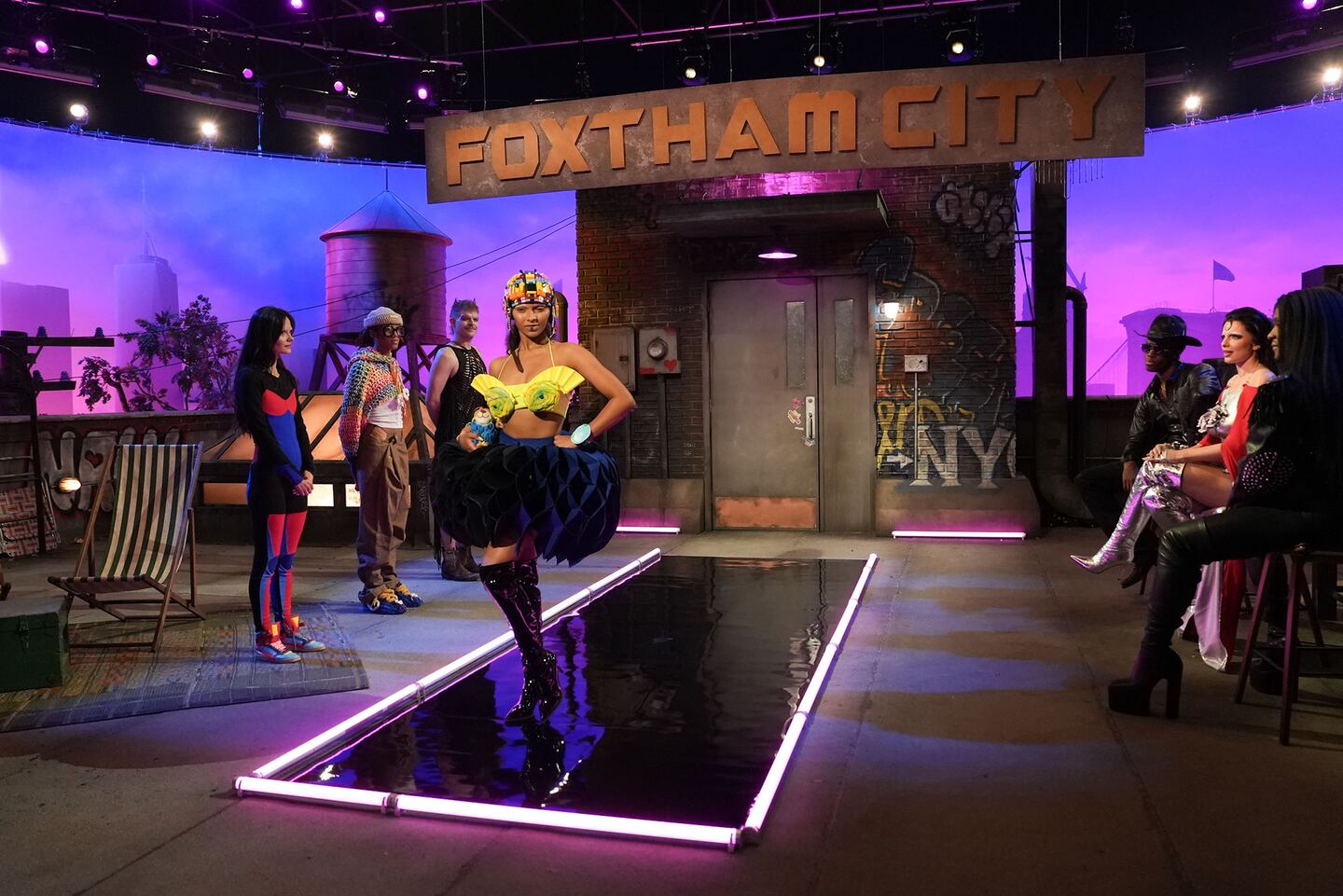 Julia Fox’s ‘OMG Fashun’ Review: A Glorious F-U to Fashion Normies