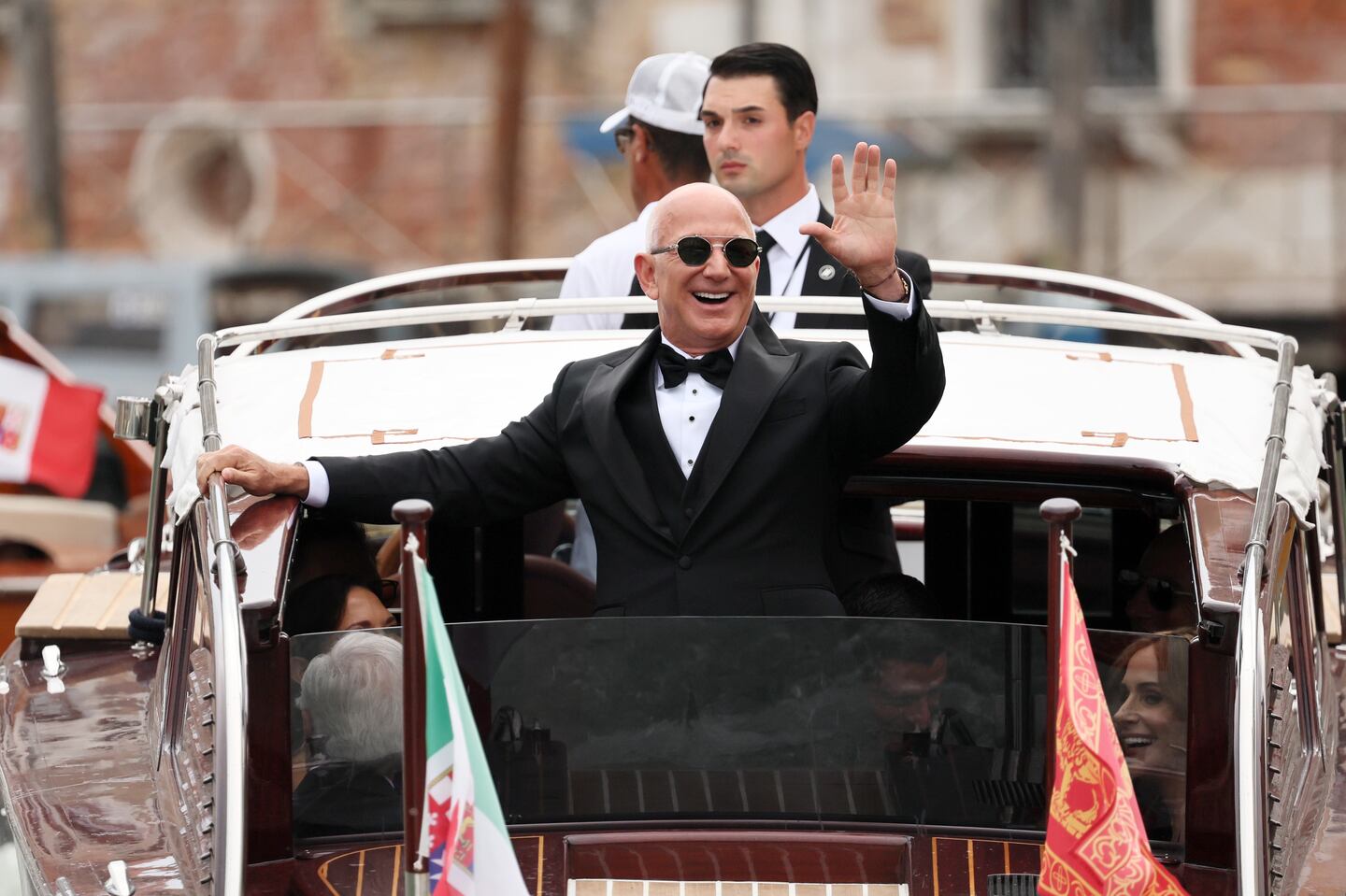 Jeff Bezos and Lauren Sánchez Reportedly Honeymooning at Iconic ‘White ...