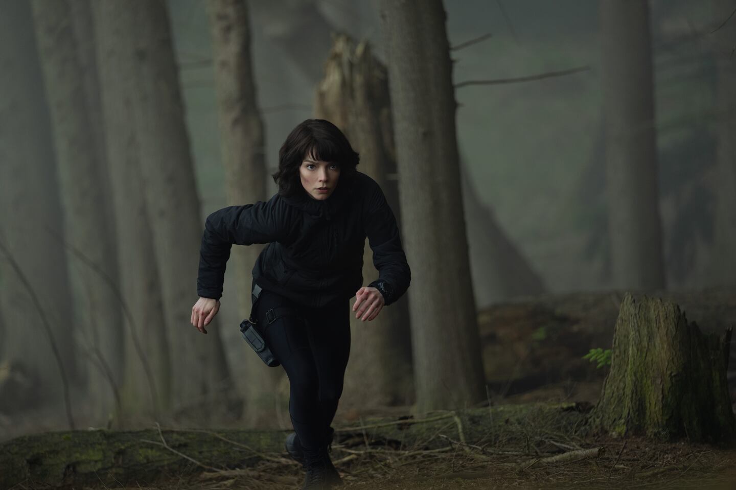 ‘The Gorge’ Review: A Totally Bonkers B-Movie on a Big-Studio Budget
